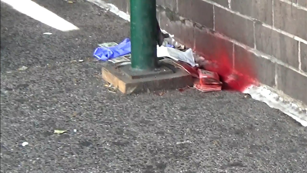 Citywide 911 Reporters | Dye pack exploded in NYC robber's hands. - YouTube