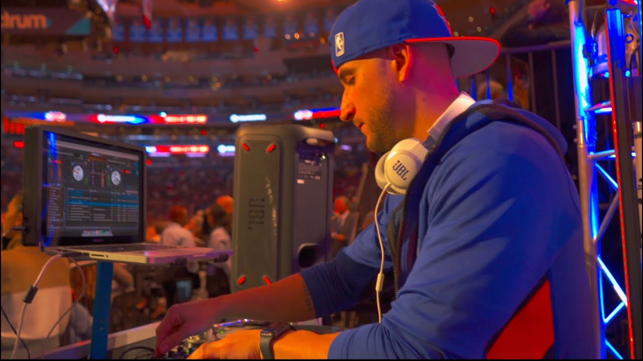 New York Knicks Resident DJ Monopoli - YouTube