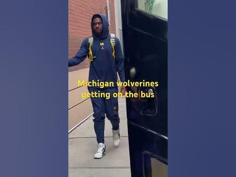 Michigan Wolverines getting on the bus for the Big 10 Championship game - YouTube