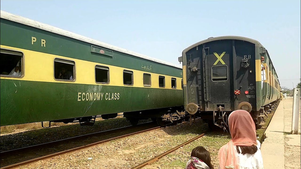 Whistling of train's locomotives HBU-20’S | train to Karachi | train to ...