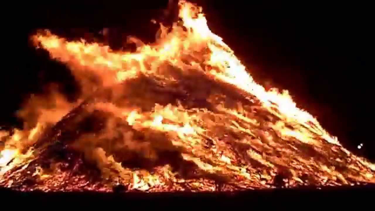 betley bonfire and firworks2014 - YouTube