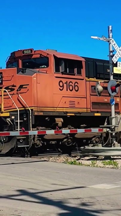 HEAVY BNSF GRAINER WITH MID DPUS! #trains #bnsfrailway #bnsfrailroad - YouTube