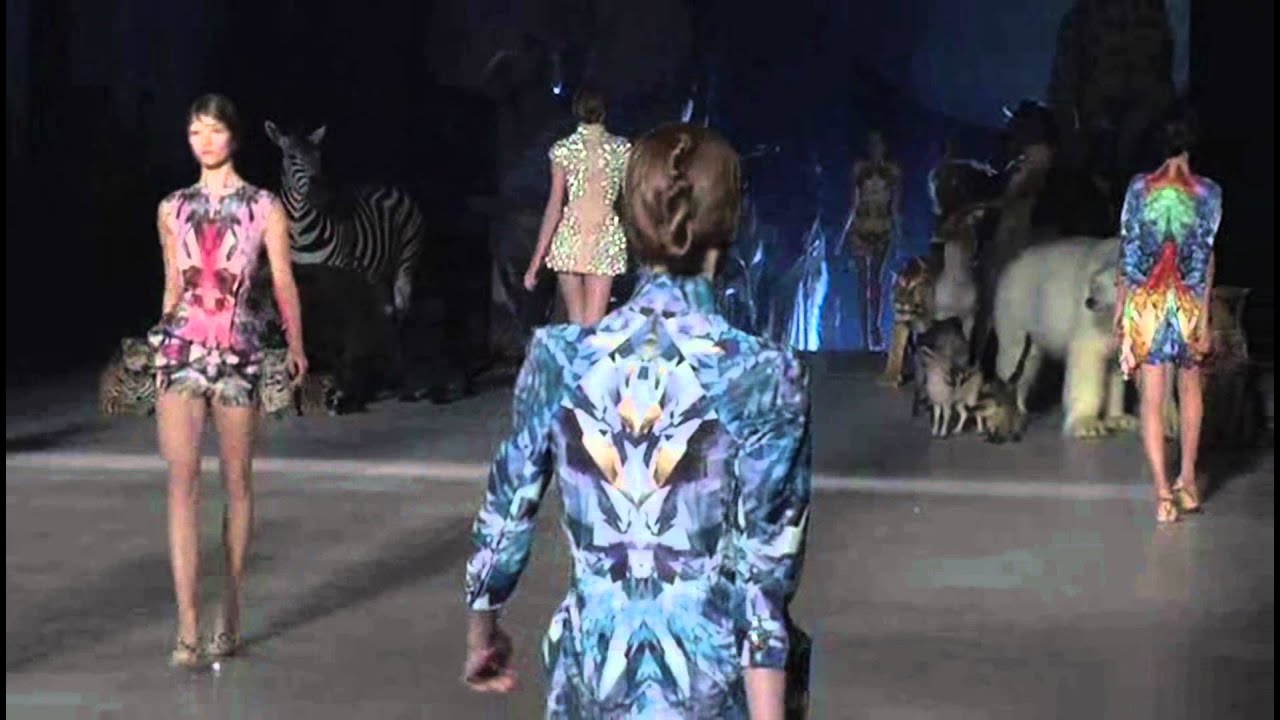 Alexander McQueen - Spring/Summer 2009 (Full HD) - YouTube