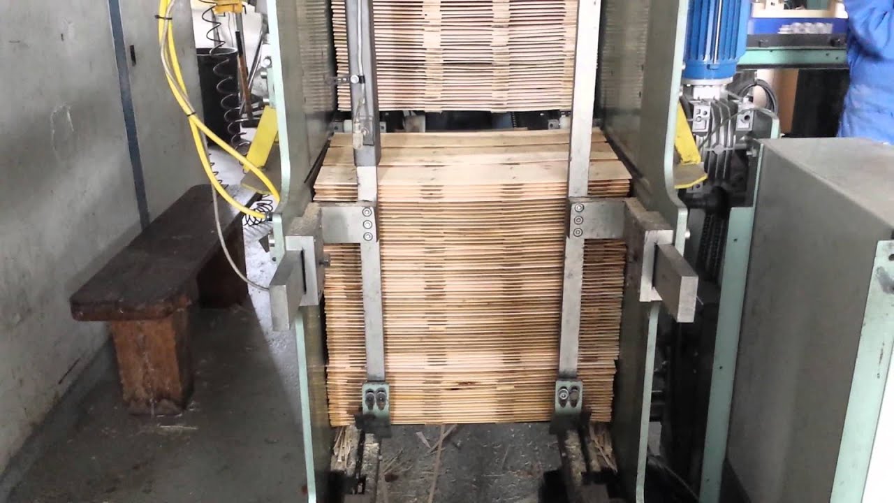 Automatic bottoms feeder - YouTube