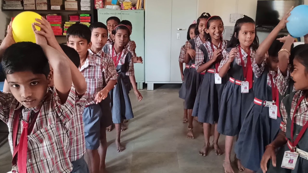 Balloon passing game - YouTube