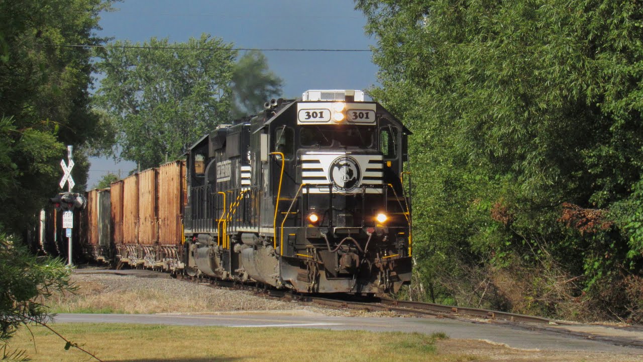 LSRC 301 and LSRC 4301 lead Train 326S past Franklin St in Alpena ...