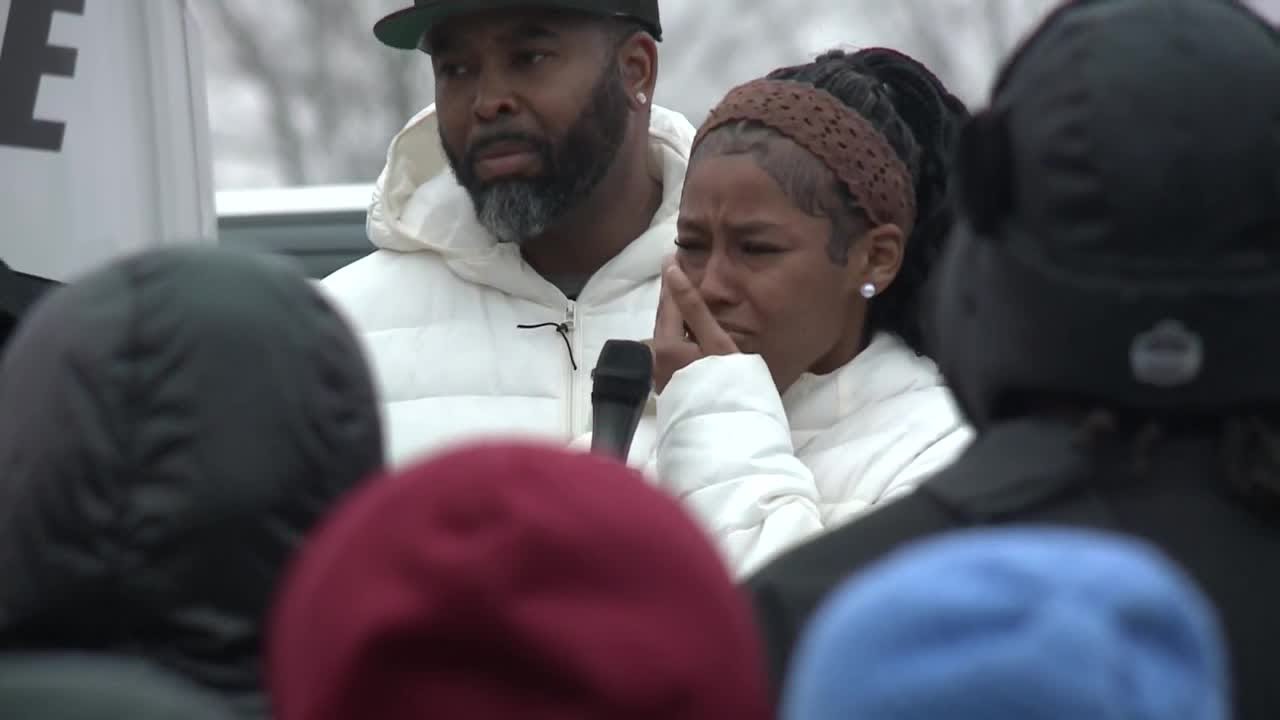 I.C. Norcom runner speaks at rally following viral baton incident - YouTube