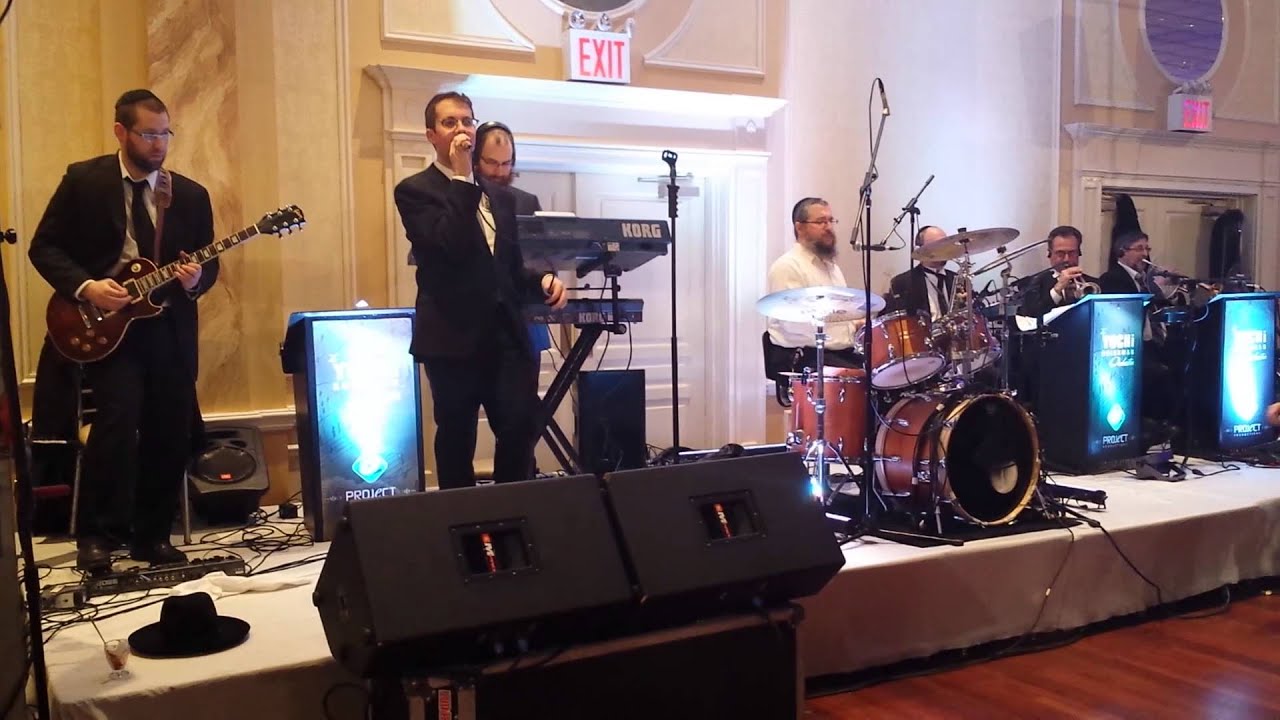 Simcha Leiner Sings Purim Song - YouTube