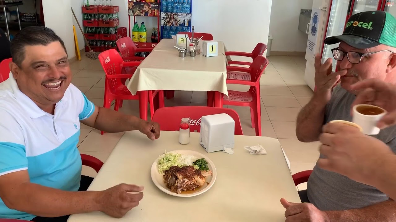 Chamorro al horno en productos Rochin calle19 y 15 norte - YouTube