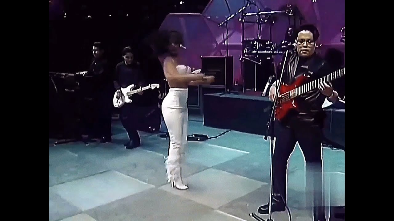 Selena - La Carcacha (Live From Astrodome 1994) 60 fps remastered - YouTube