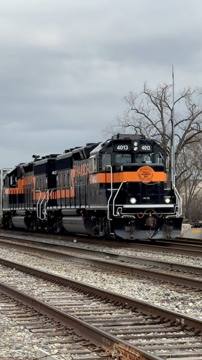 IHB GP40 pair heads through LaGrange, IL! - 3/29/25 - YouTube