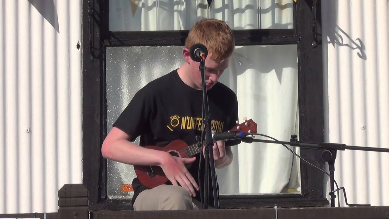 Michael Adcock at N'Ukefest 2014 - YouTube