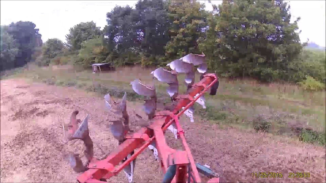 JCB Fastrac 7270 ploughing - YouTube