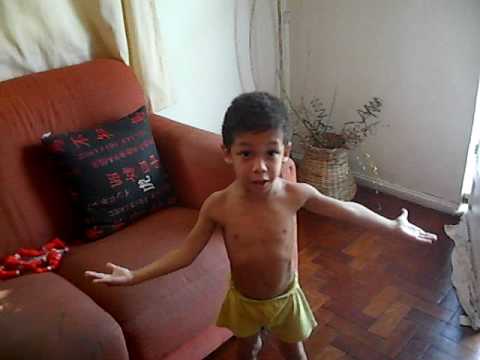 Lucas dançando e cantando HipHop.AVI