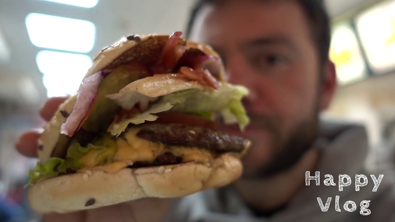 ΔΟΚΙΜΑΖΟΝΤΑΣ BURGER KAI... ΓΙΑΟΥΡΤΙΑ ΣΤΟ ΔΟΥΒΛΙΝΟ!! #FoodTravel - YouTube
