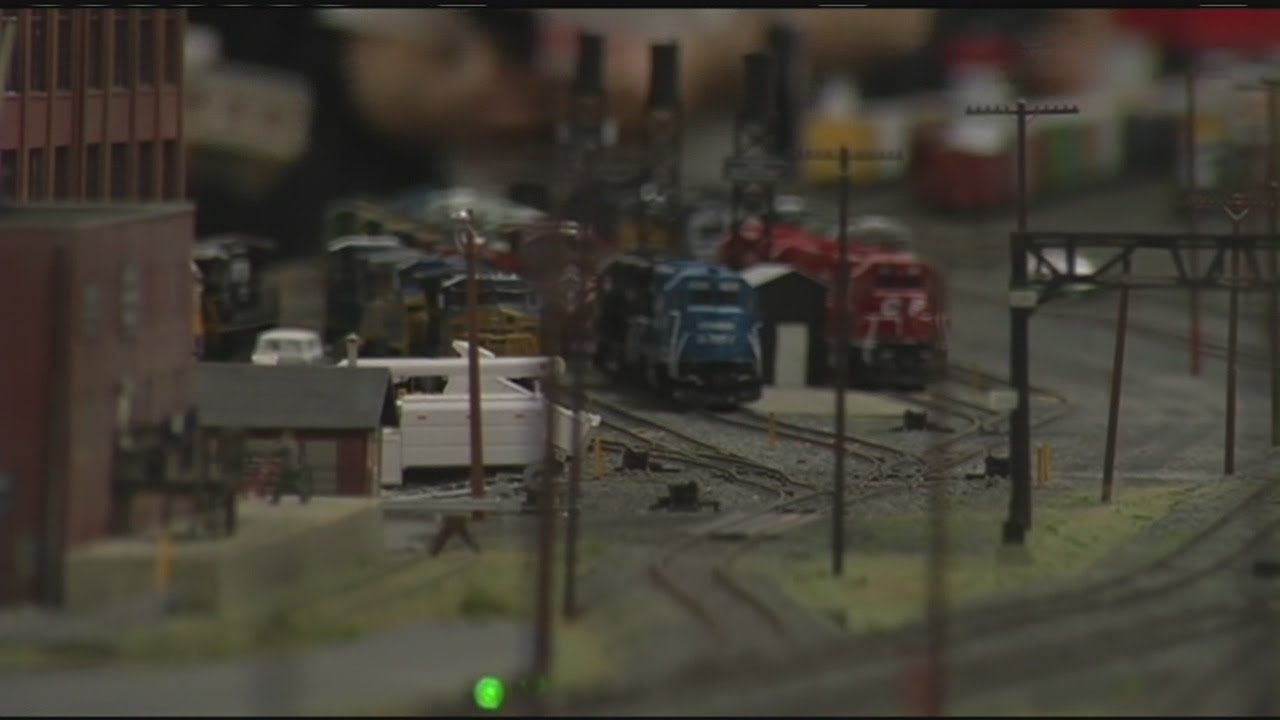 Model train show held at the Big E - YouTube