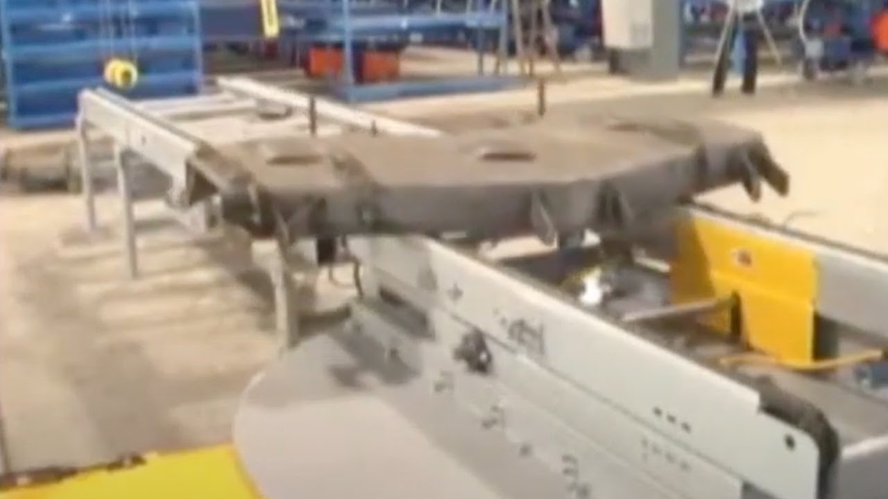 Dual strand chain drag conveyor with indexing turntable - YouTube