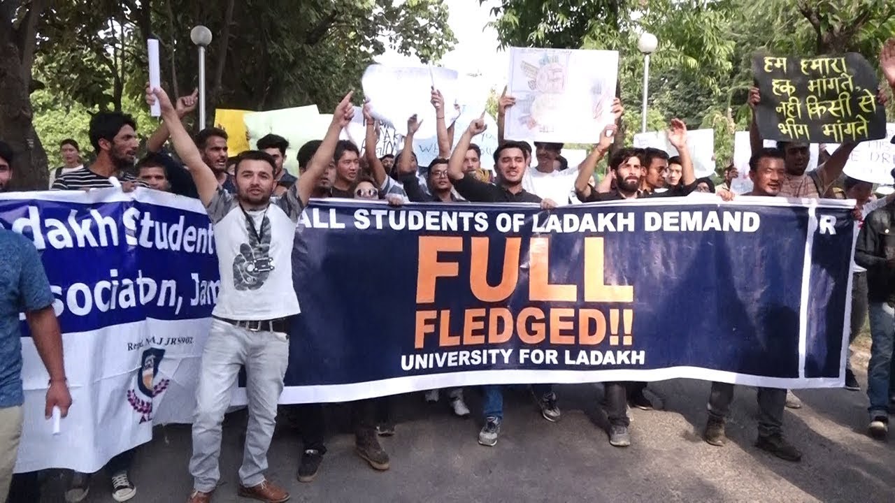 Students protest for separate Ladakh University - YouTube