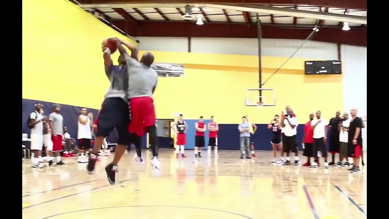 Kevin Hart vs Kyle Lowry (Hart blocks Lowry!!) - YouTube