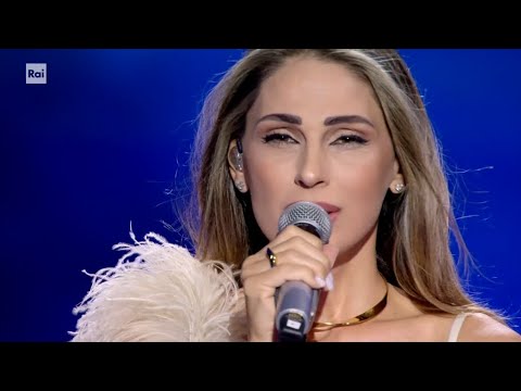Anna Tatangelo canta E non finisce mica il cielo - La notte dei fiori 29/08/2026