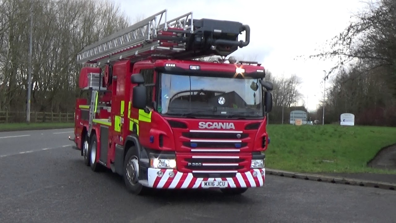 CHESHIRE FIRE & RESCUE | ALP RESPONDING WITH ROLLING SIREN! - YouTube
