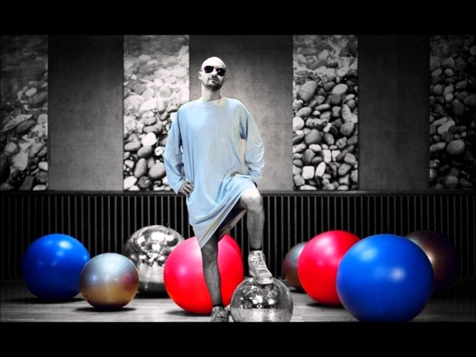 Paul Kalkbrenner - Sie liebt mich - YouTube