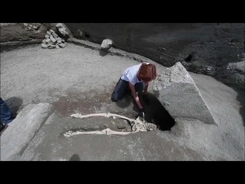 İtalya Pompei'de yeni bir insan iskeleti bulundu