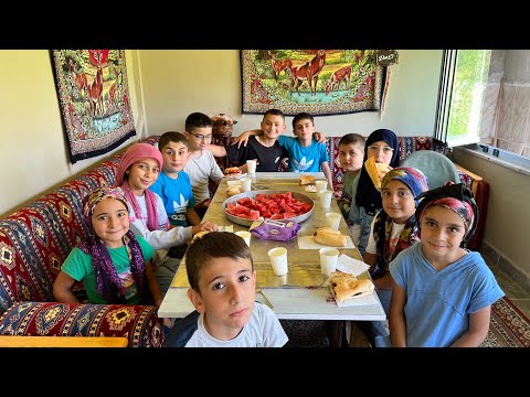 Piknik mangal sucuklu ekmek döner çocuklarla beraber
