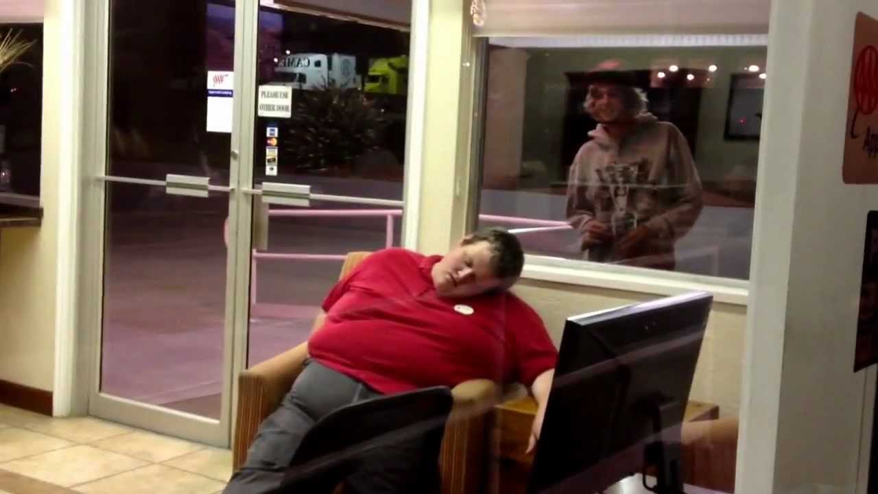 fat guy sleeping on the job - YouTube