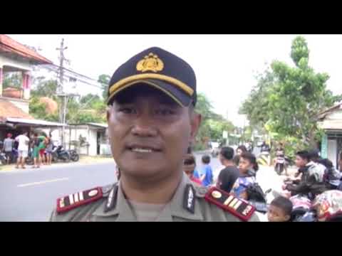 PRIA PANJAT TOWER ANCAM BUNUH DIRI