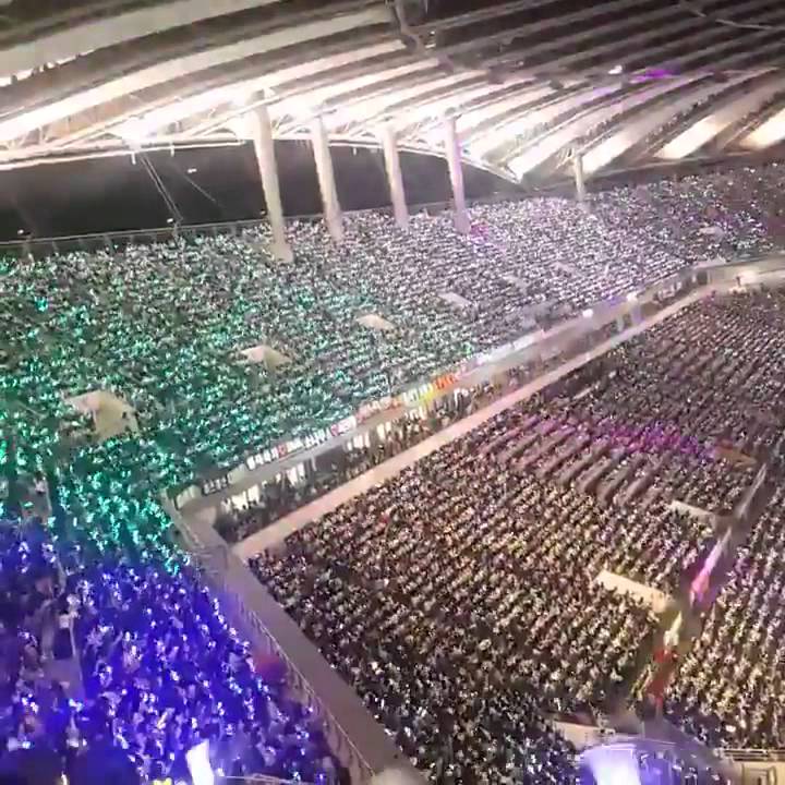Every fandom at Dream Concert is singing to EXID UP & DOWN - YouTube