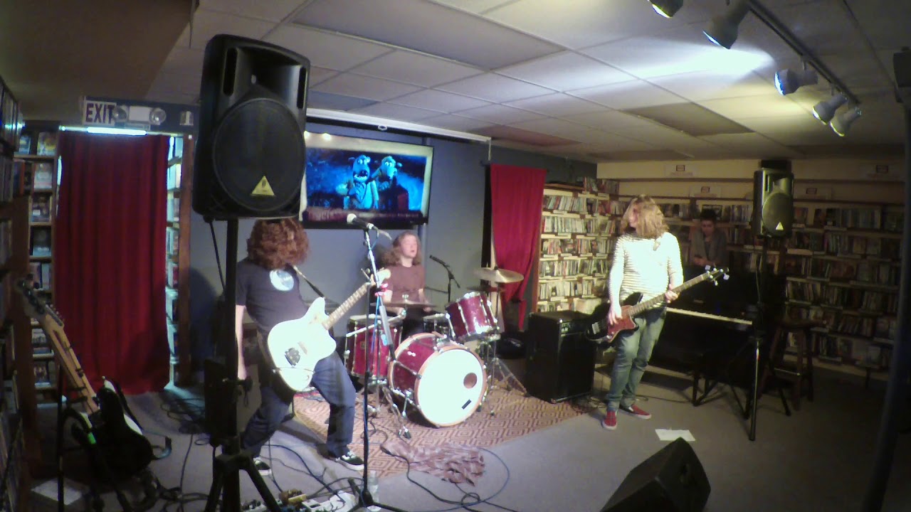 Kim Normal (Live at Best Video) - YouTube