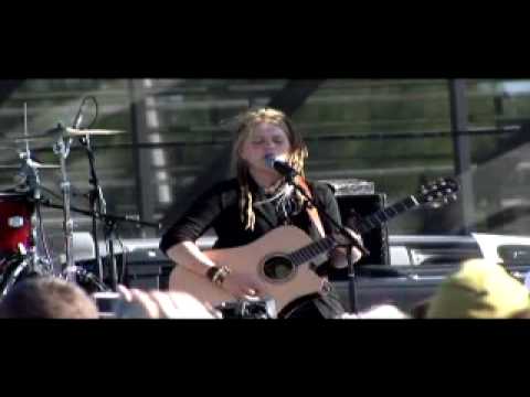 Crystal Bowersox singing her original song "Speak Now" - YouTube