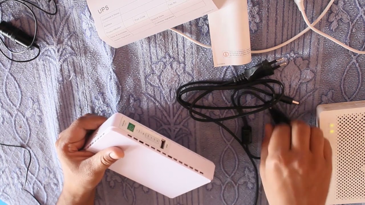 MINI DC UPS 8800 MAH - YouTube