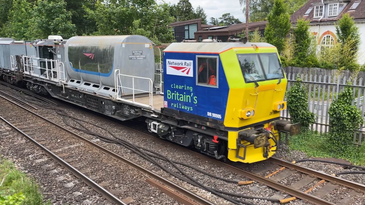 Windhoff CargoSprinter MPV | DR98905 + DR98955 | Network Rail - YouTube