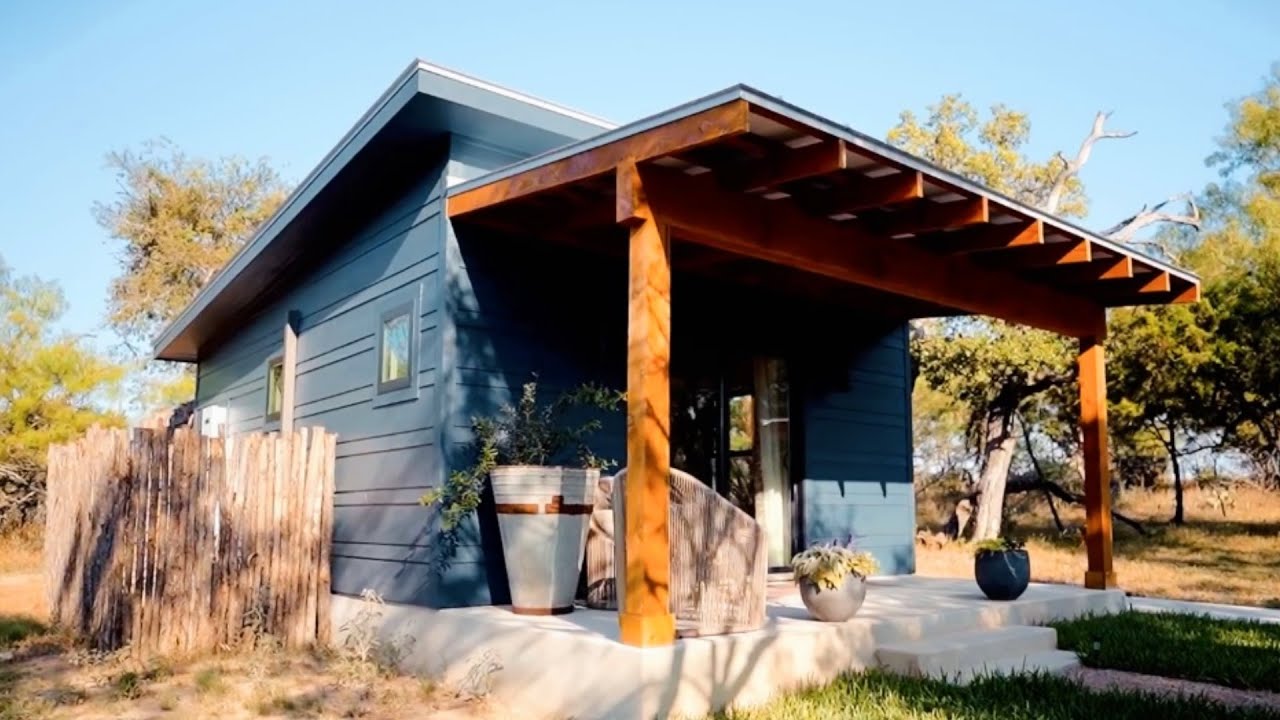 Amazing Charming 360 Sqft Ololo Tiny House in Texas - YouTube