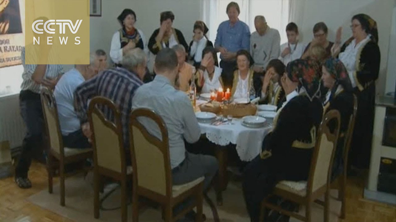Age-old Christmas tradition in Bosnia - YouTube