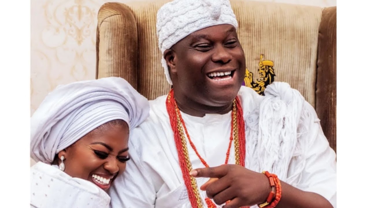 OONI OF IFE AND QUEEN ASHLEY DANCING AT OBATALA SHRINE - YouTube