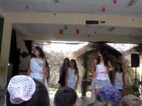 Meninas 8°3 - Dançando Triller