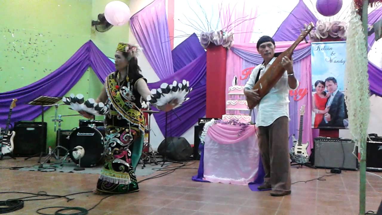 Kenyah/Orang Ulu Dance with Sape Master. - YouTube