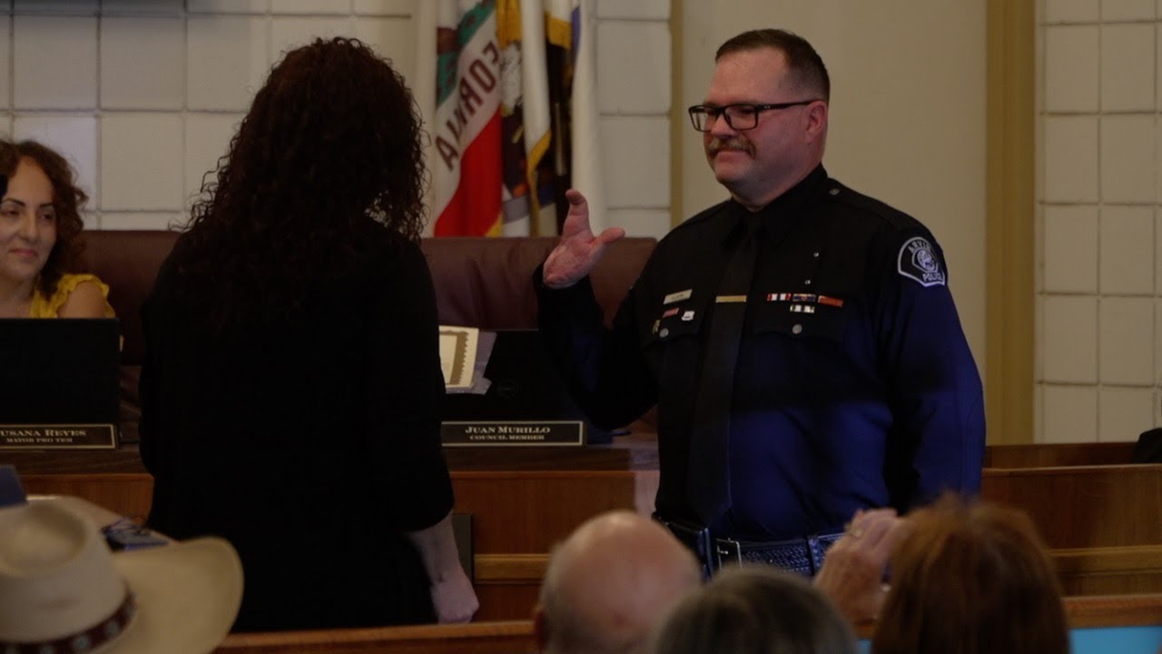 Injured officer returns to the Arvin Police Department - YouTube
