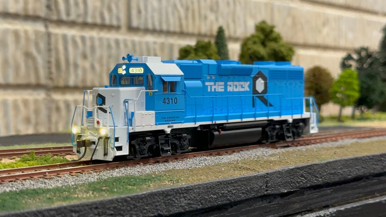 Atlas HO scale GP38–2 Rock Island railroad 4310 review - YouTube
