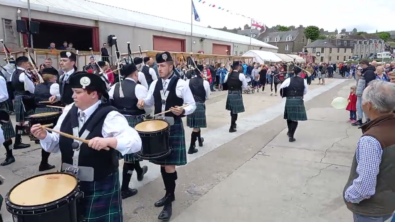 WICK PIPE BAND at the RNLI WICK HARBOUR DAY - YouTube