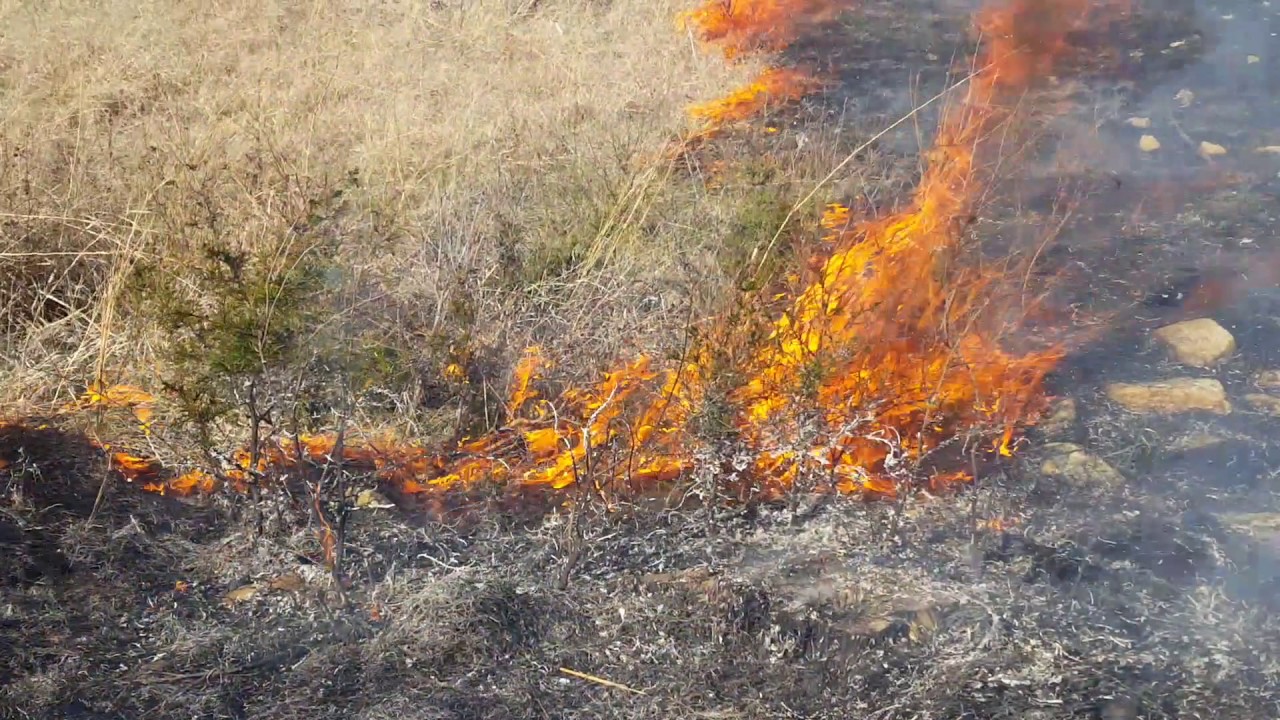Kansas prairie burning in the Flint Hills - YouTube