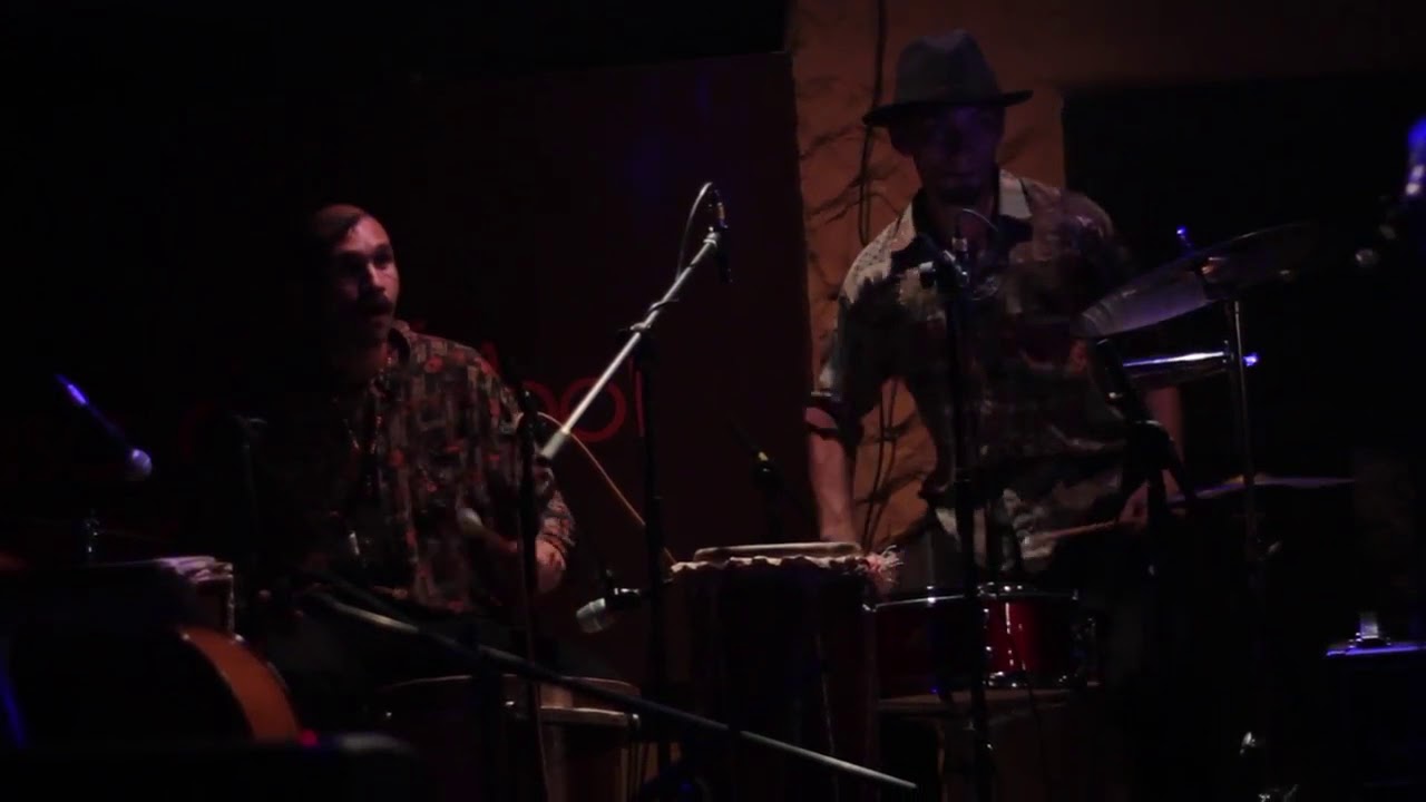 Monicongo - Tapetusa (En vivo casa del árbol) - YouTube