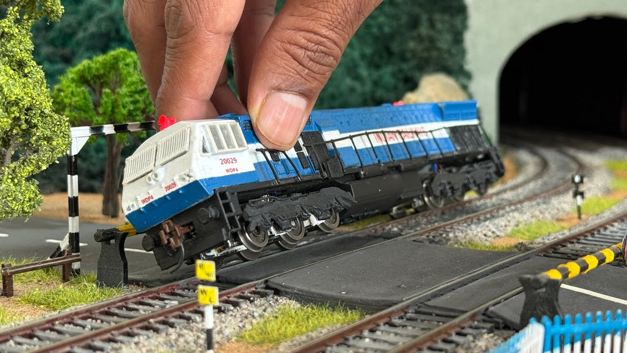 Running HO Scale Model Trains | Electricity ⚡️ Powered | 🚂🚂🚂 - YouTube