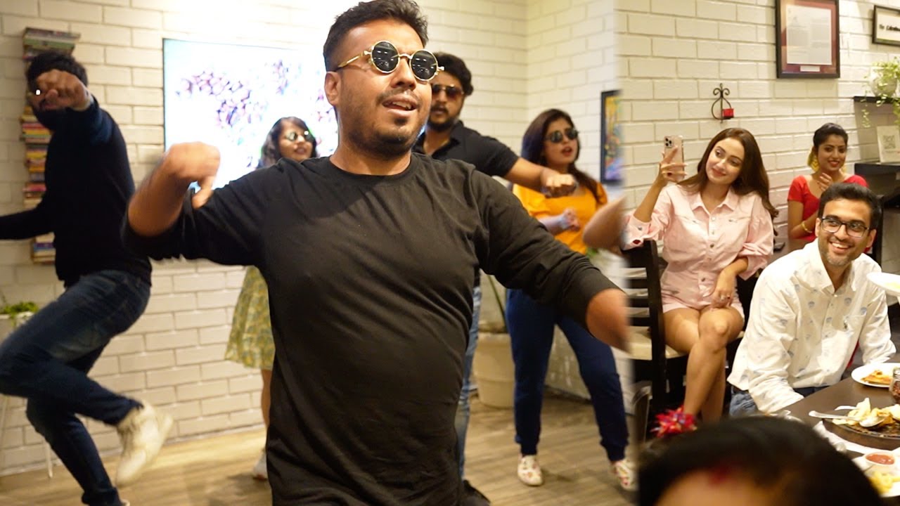 Bollywood Flash Mob at CALCUTTA 64 | Flash Mob at Cafe - YouTube