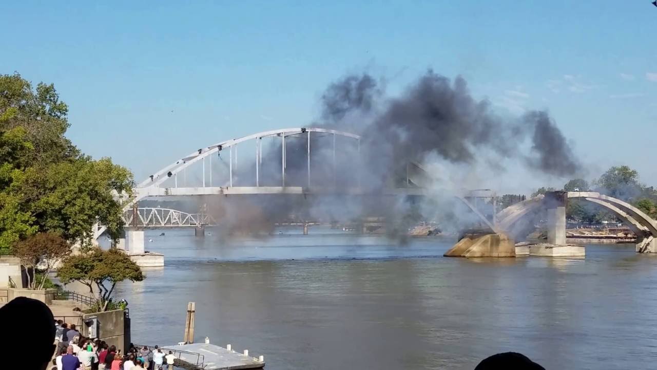 Broadway bridge explosion epic fail - YouTube