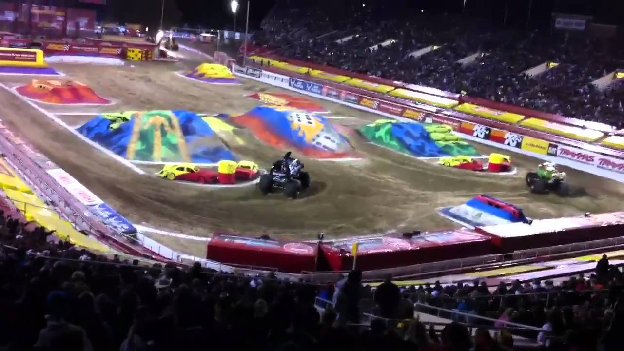 Monster jam! Ninja turtle vs. Mohawk - YouTube