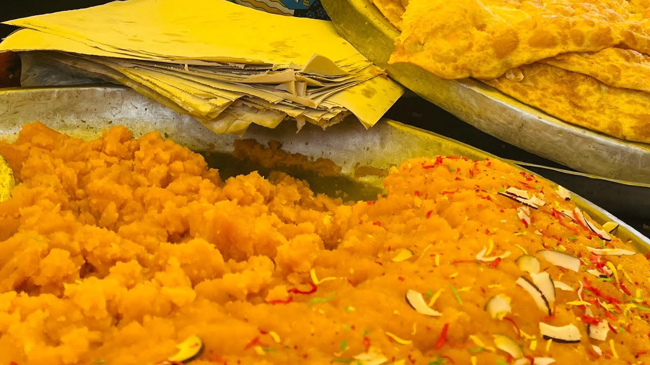 Famous Halwa and Biggest paratha of Kashmir - YouTube